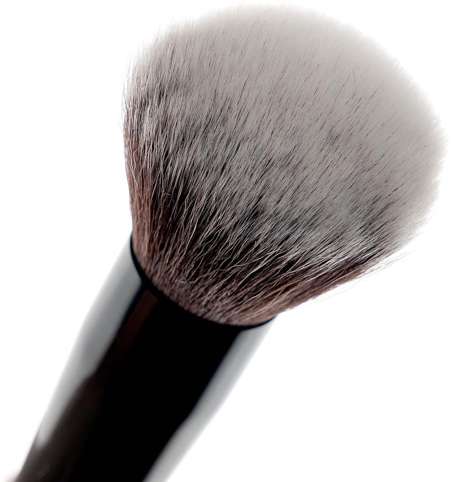 Brushworks No. 3 Multi-Tasking Brush | lyko.com Brushworks No. 3 Multi-Tasking Brush | lyko.com