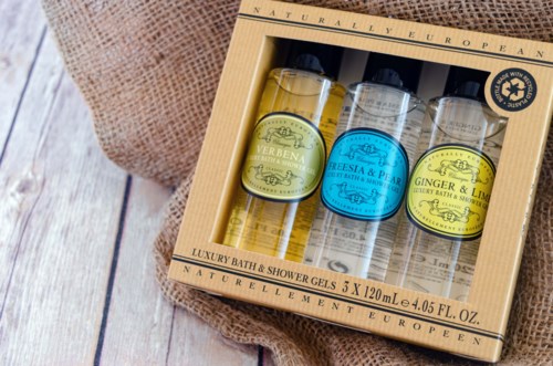 Naturally European Mini Bath & Shower Gel Set 3 x 100 ml | lyko.com