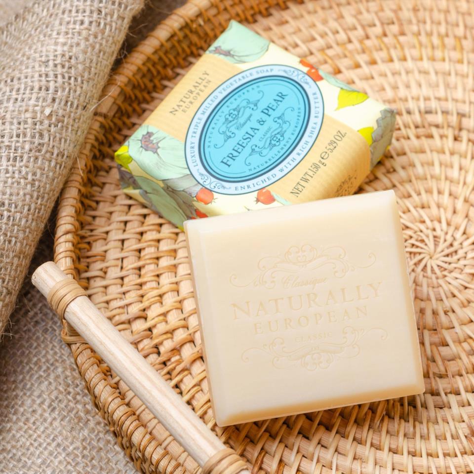 Naturally European Freesia And Pear Soap 150 G