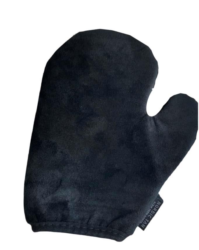 Nordic Tan Application Mitt with thumb and elastic band | lyko.com