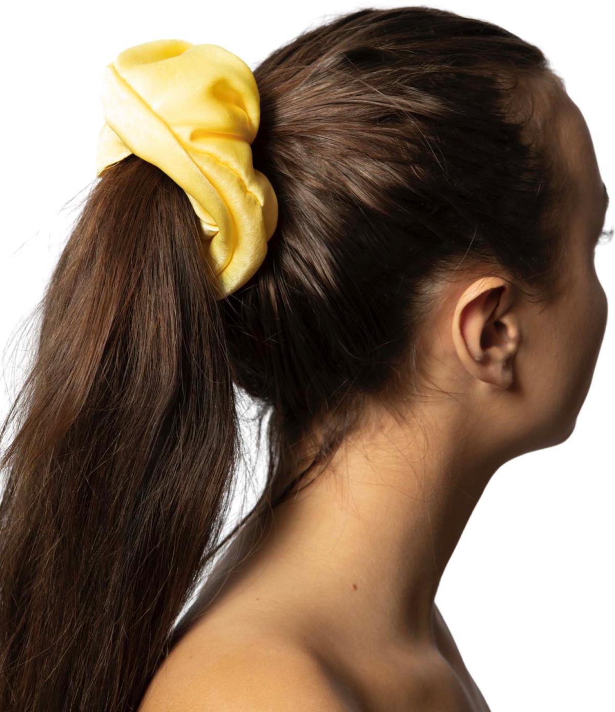 Pieces by bonbon Vera scrunchie oversized Gul | lyko.com