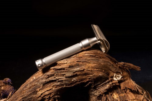 The Goodfellas' Smile Safety Safety Razor Legione Slant Comb | lyko.com