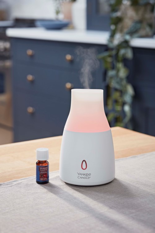 Yankee Candle Black Cherry Ultrasonic Aroma Diffuser Starter Kit | lyko.com