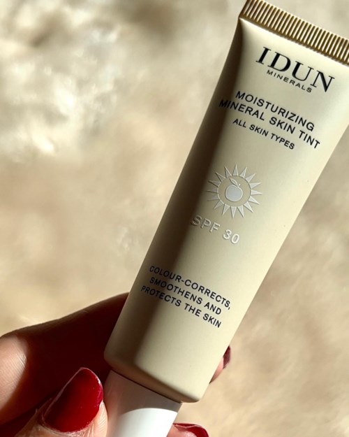 IDUN Minerals Moisturizing Mineral Skin Tint SPF30 Kungsholmen Light/Medium | lyko.com