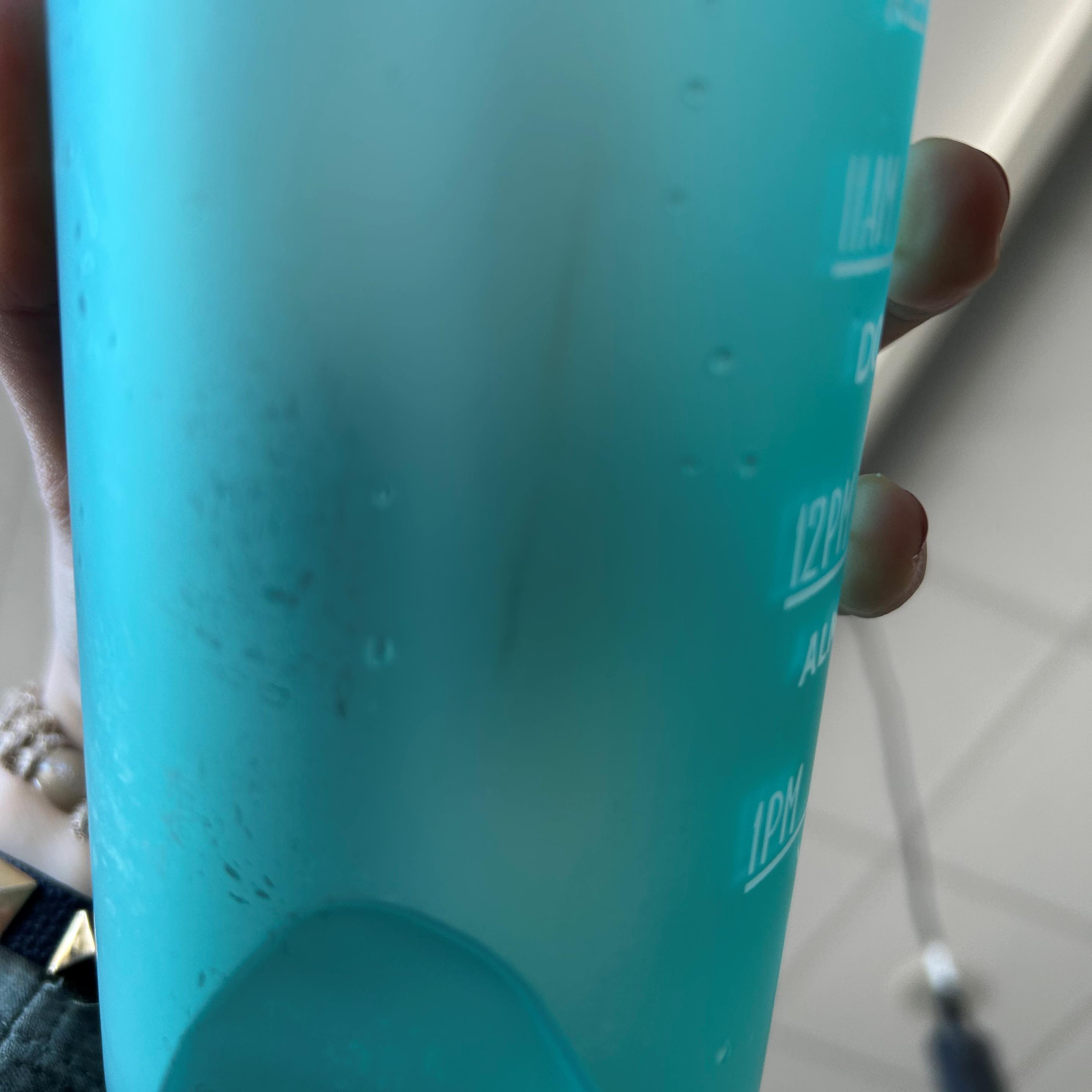 Beauty Rebels Motivational Water Bottle 1 L Green Lyko Beauty Rebels Motivational Water Bottle 1 L Green Lyko
