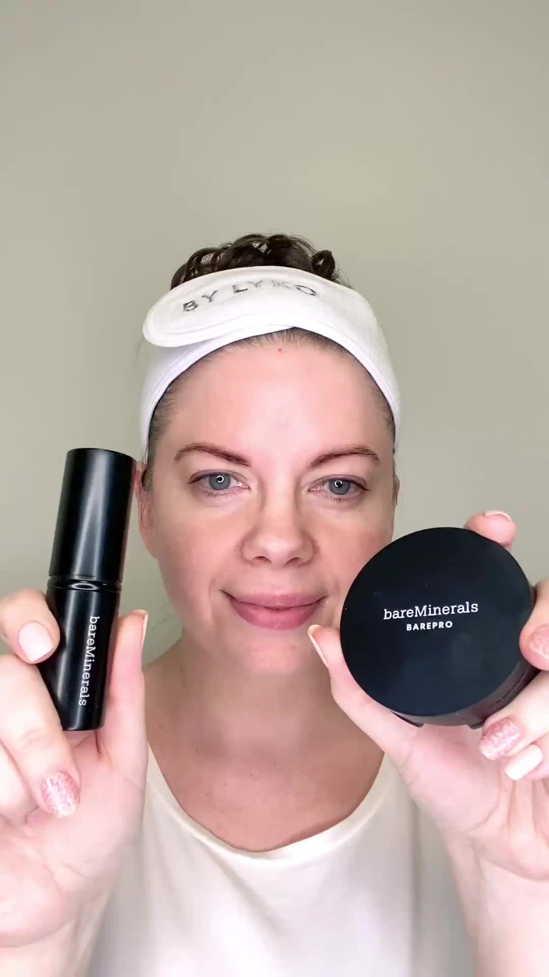 bareMinerals BarePro 16hr Skin-Perfecting Powder Foundation Light 22 ...